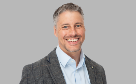 Tim de Klerk - Consultant Ophthalmic Surgeon