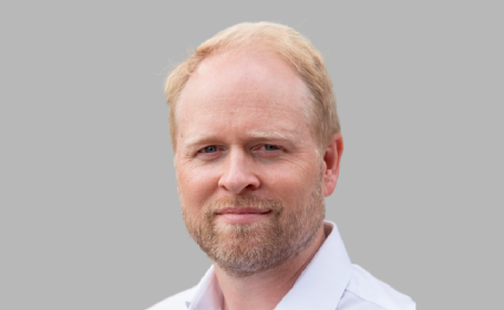 Alex Nicholls - Consultant Orthopaedic Surgeon in Winchester